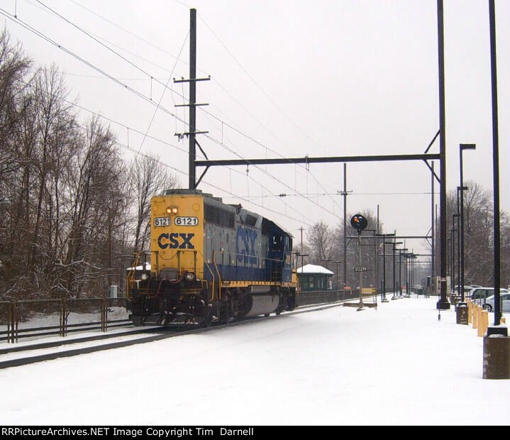 CSX 6121 on Q706